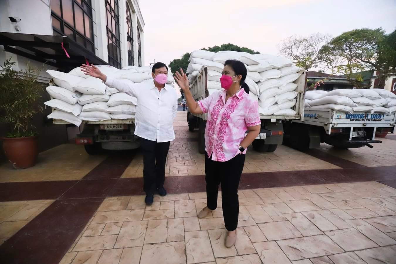 Robredo donates sacks of rice, canned goods, hygiene kits to Iloilo ...