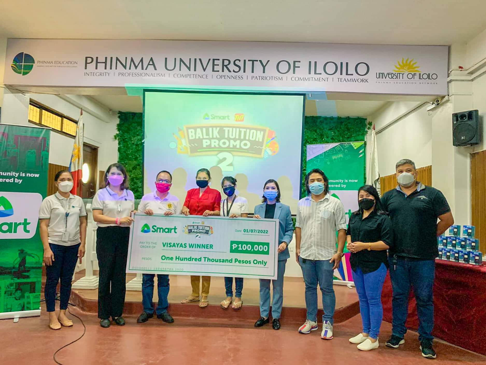 Returning student in Iloilo wins P100K in Smart’s Balik Tuition Promo 2 ...