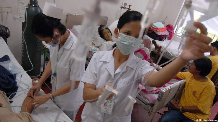 Marcos vows to improve working conditions of Filipino nurses - Iloilo ...