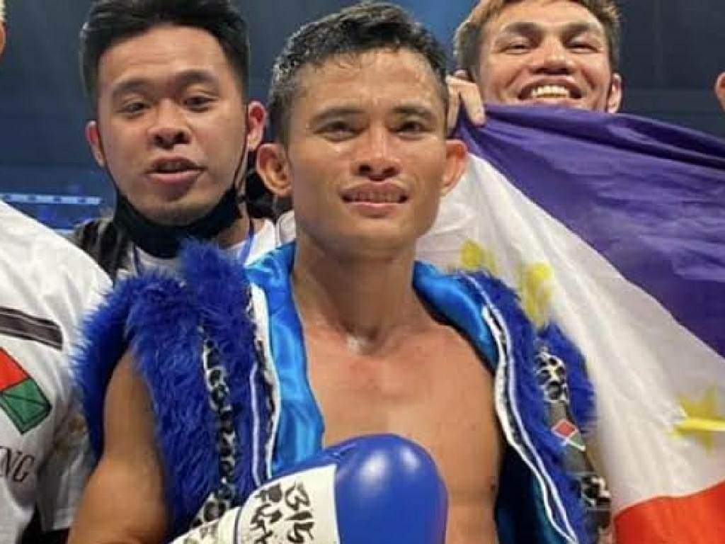 Pinoy boxer knocks out Japanese foe, claims world champion belt ...