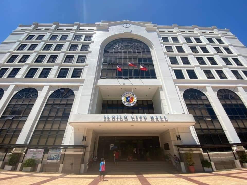 City hall employees, visitors ‘highly encouraged’ to wear face masks ...