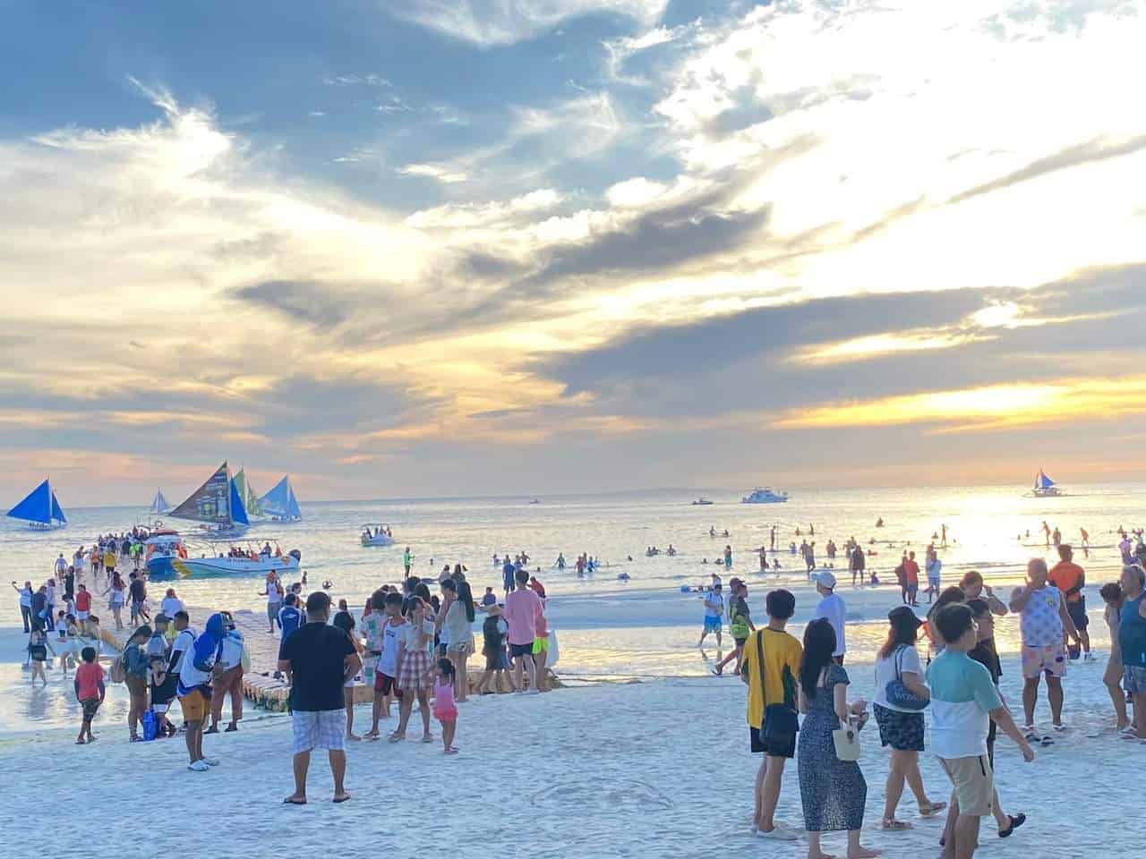 Boracay tourist arrivals up 15% - Iloilo Metropolitan Times