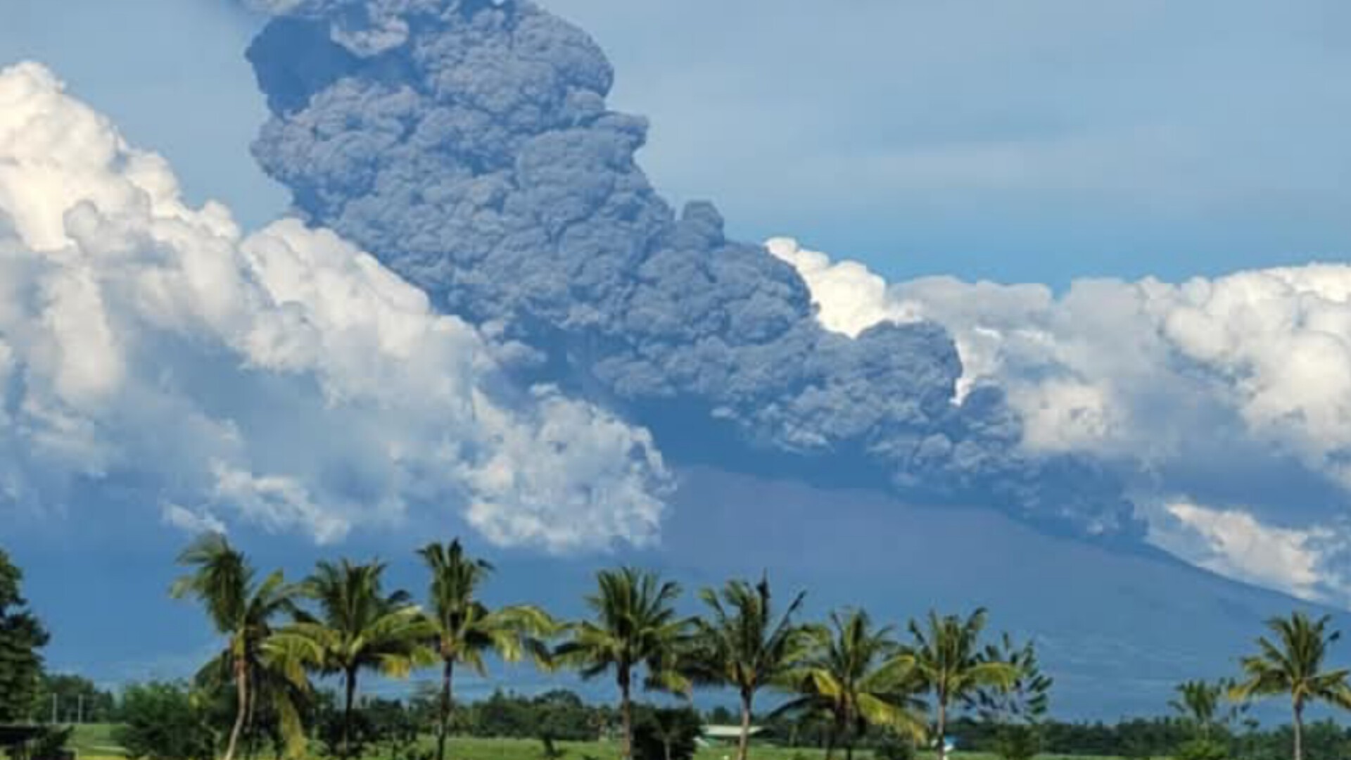 Mt. Kanlaon erupts anew; Alert Level 3 raised - Iloilo Metropolitan Times Mt. Kanlaon erupts anew; Alert Level 3 raised - Iloilo Metropolitan Times