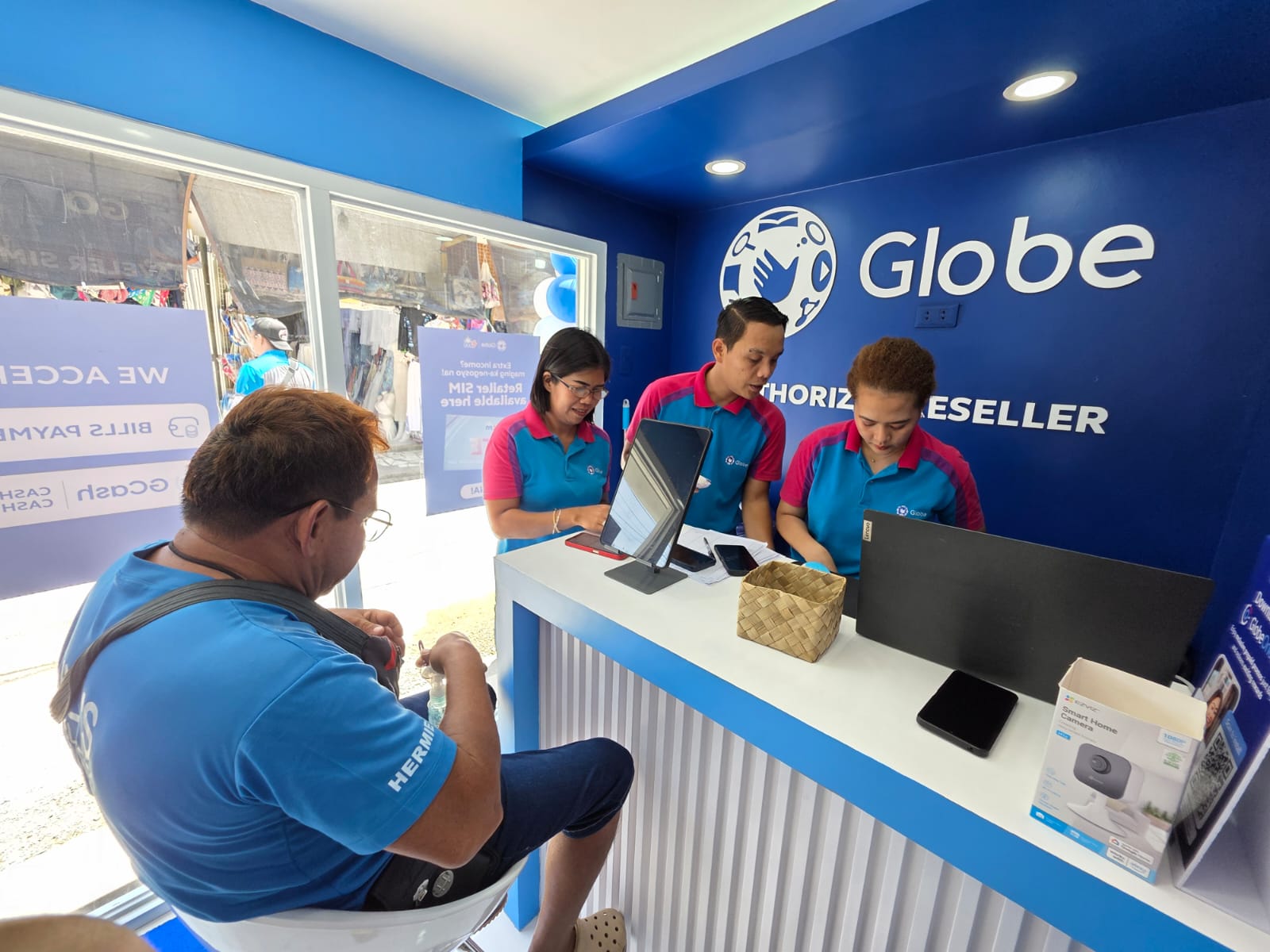 Globe Micro Shop opens in Boracay - Iloilo Metropolitan Times