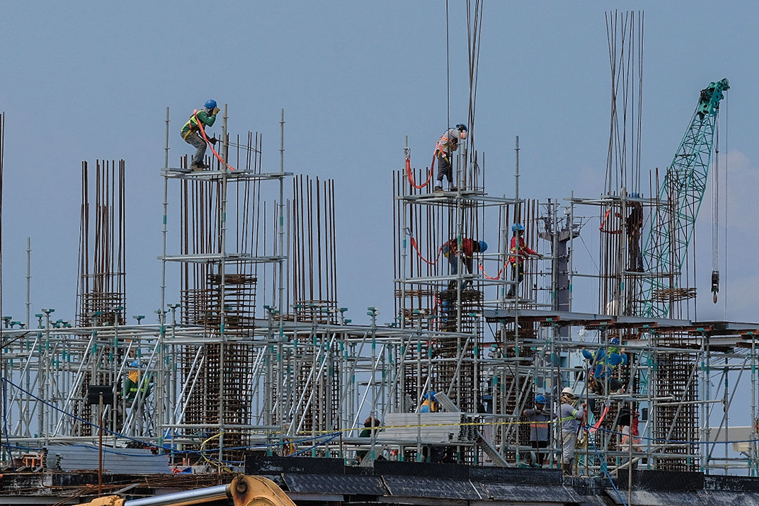 DPWH ramps up flood-control work as rains intensify - Iloilo ...
