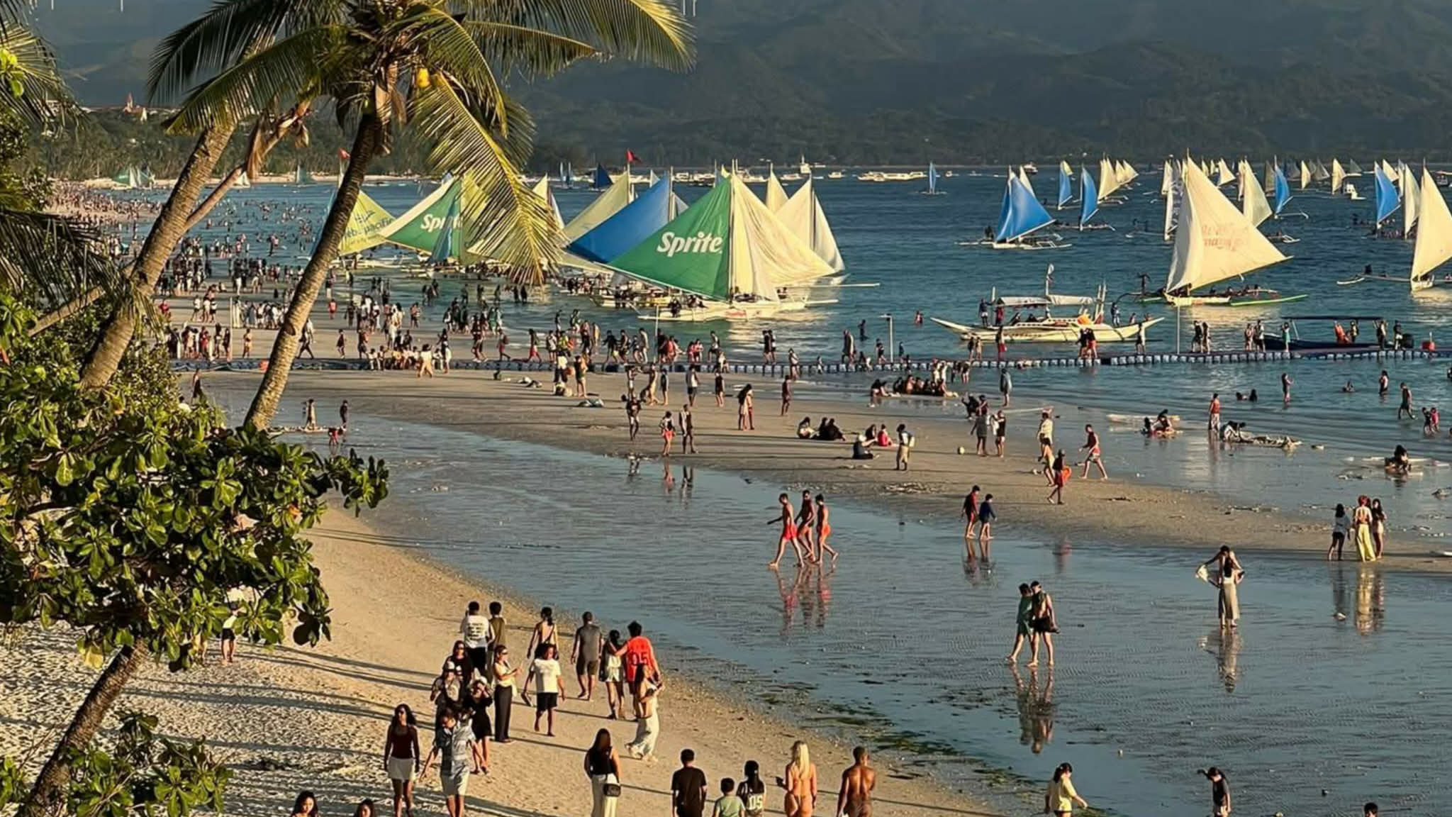 Boracay draws 56K tourists during Holy Week - Iloilo Metropolitan Times